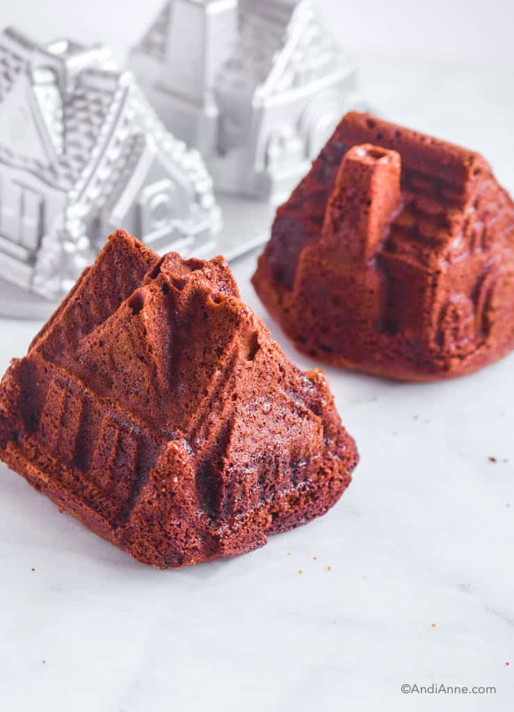 Gingerbread House Cake (Using Gingerbread House Duet Pan)