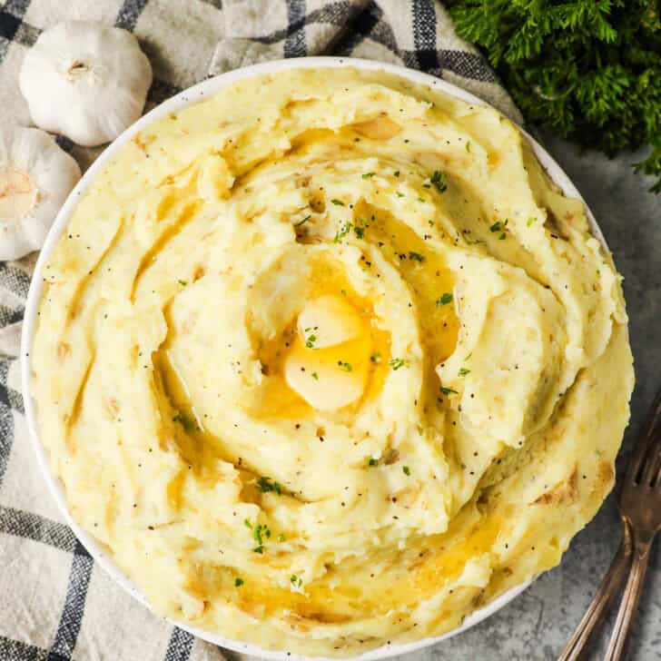 Garlic Mashed Potatoes (Creamy, Easy Recipe)